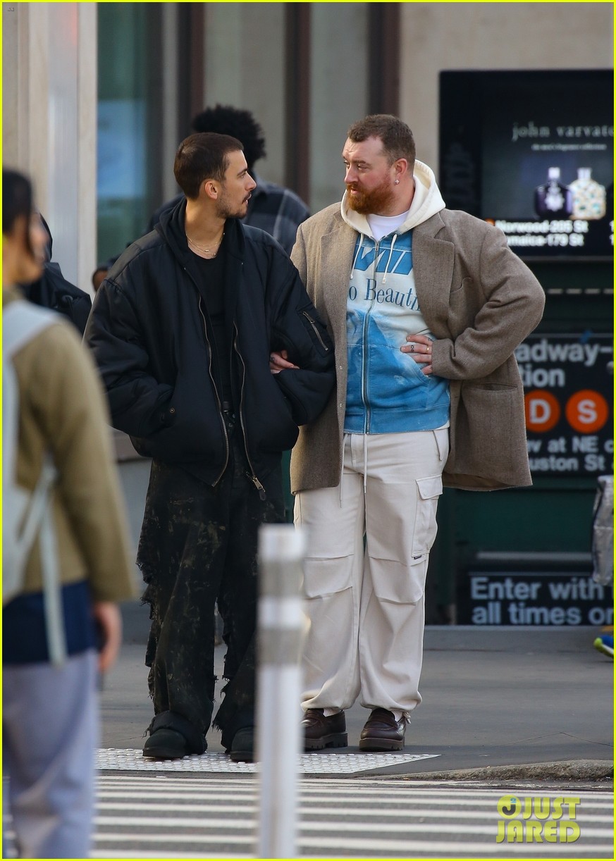 Sam Smith & Boyfriend Christian Cowan Share Loving Embrace During ...