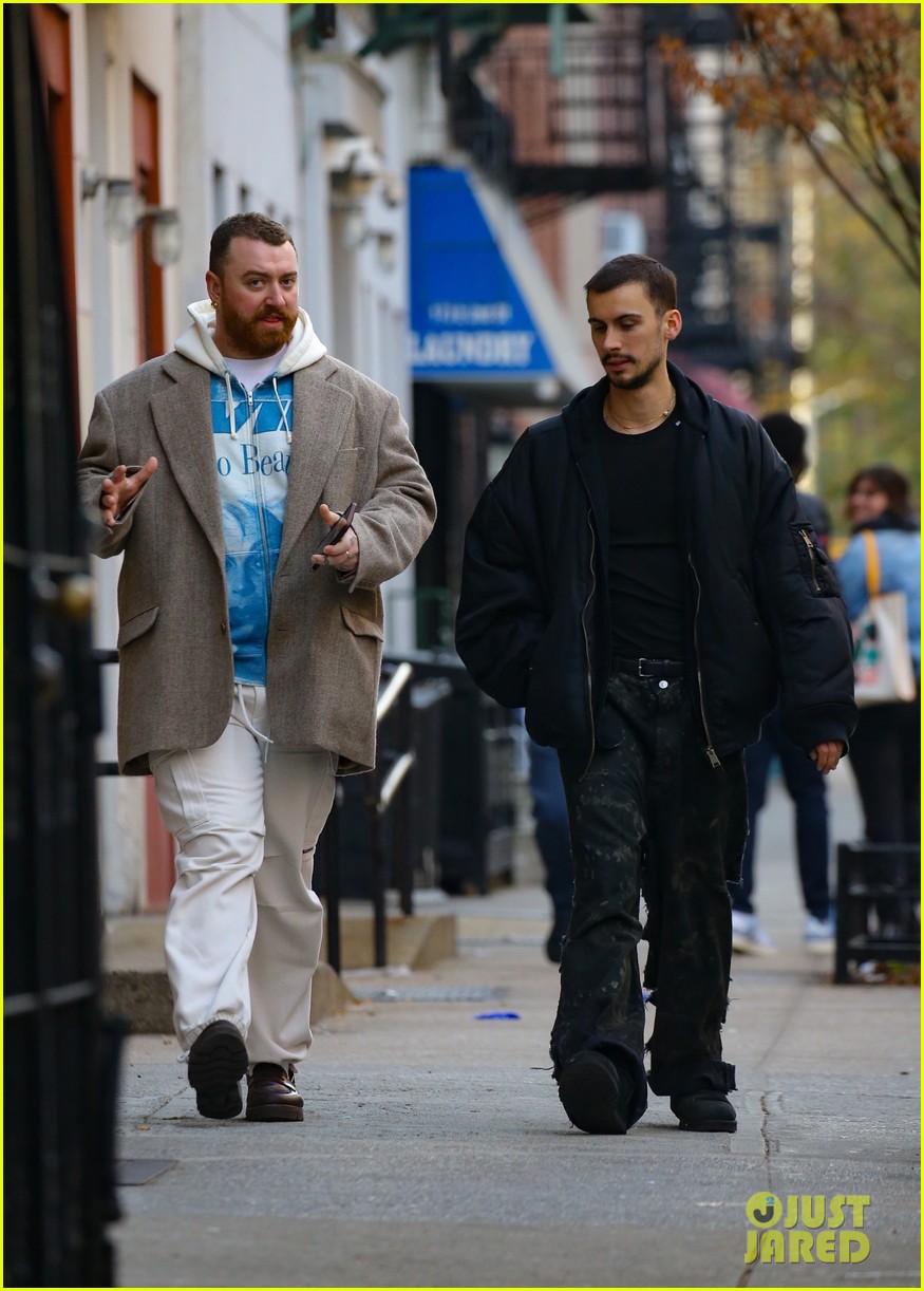 Sam Smith & Boyfriend Christian Cowan Share Loving Embrace During ...