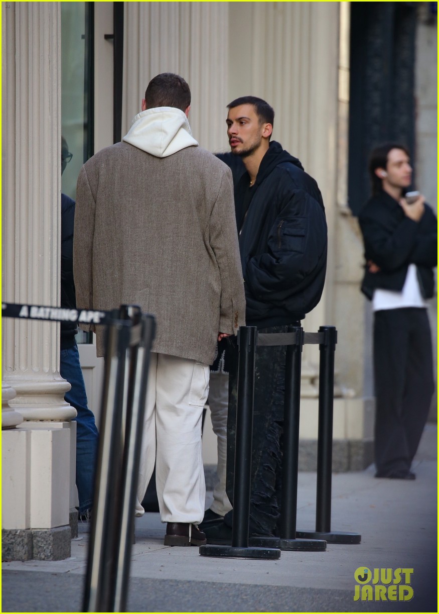 Sam Smith & Boyfriend Christian Cowan Share Loving Embrace During ...