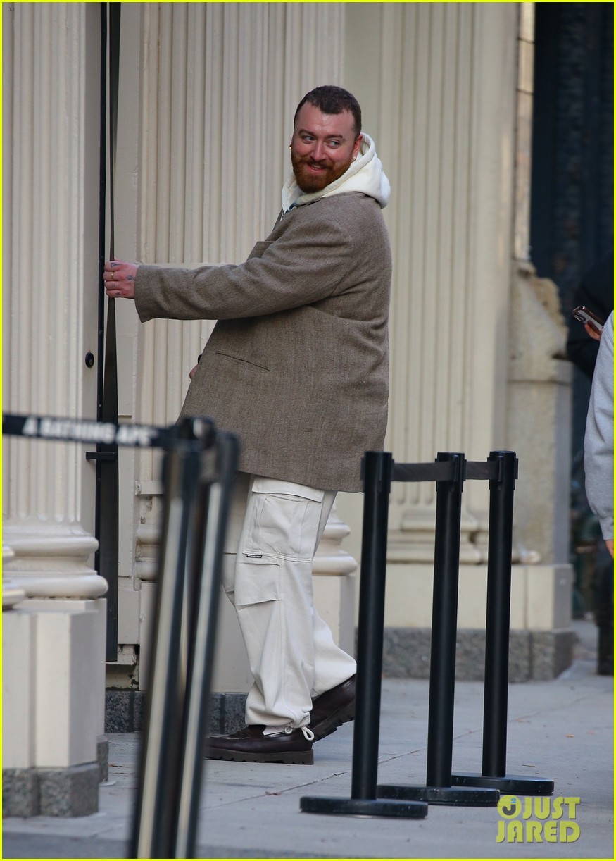 Sam Smith & Boyfriend Christian Cowan Share Loving Embrace During ...