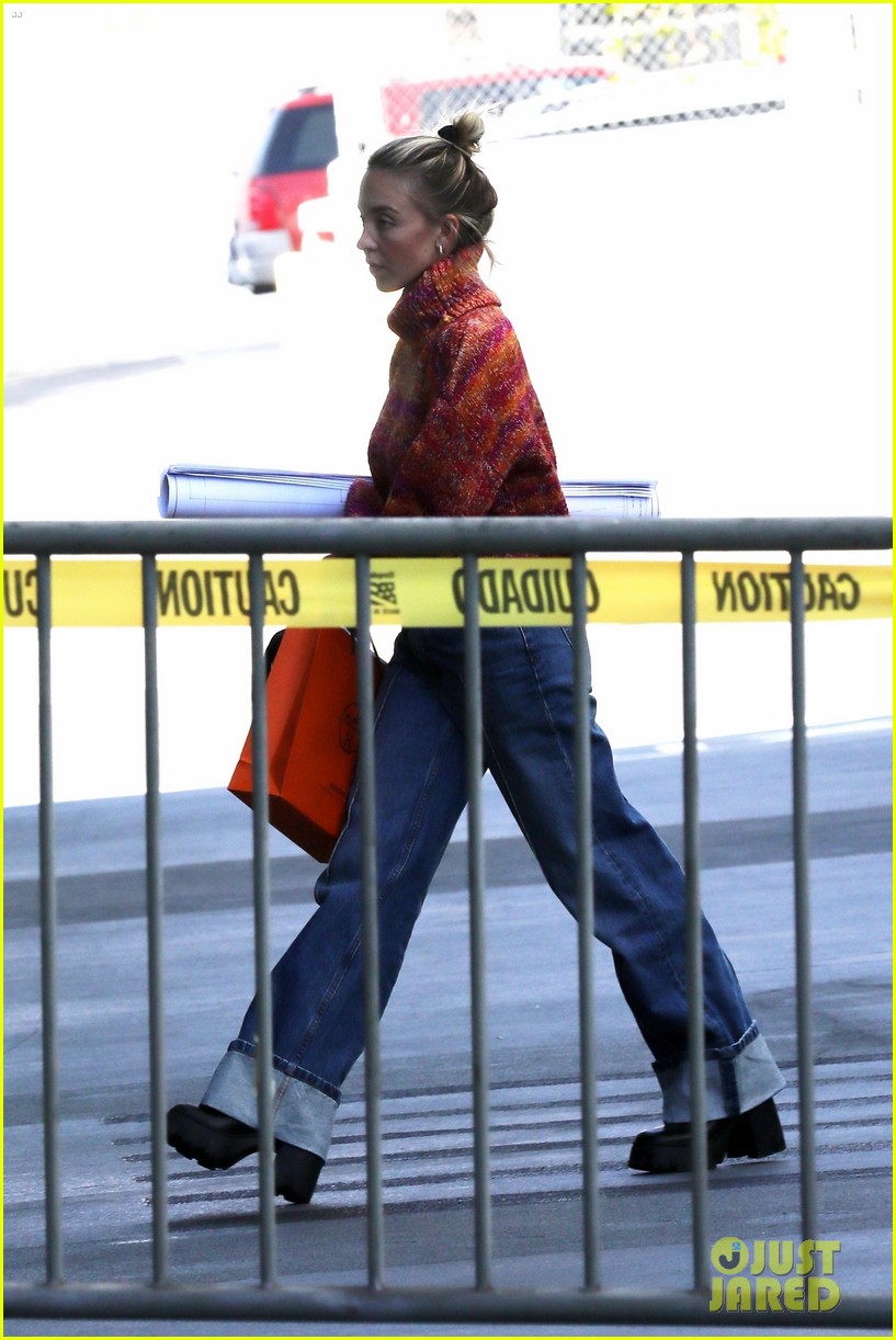 Sydney Sweeney & Jonathan Davino Take a Stroll With Their Dog in L.A ...