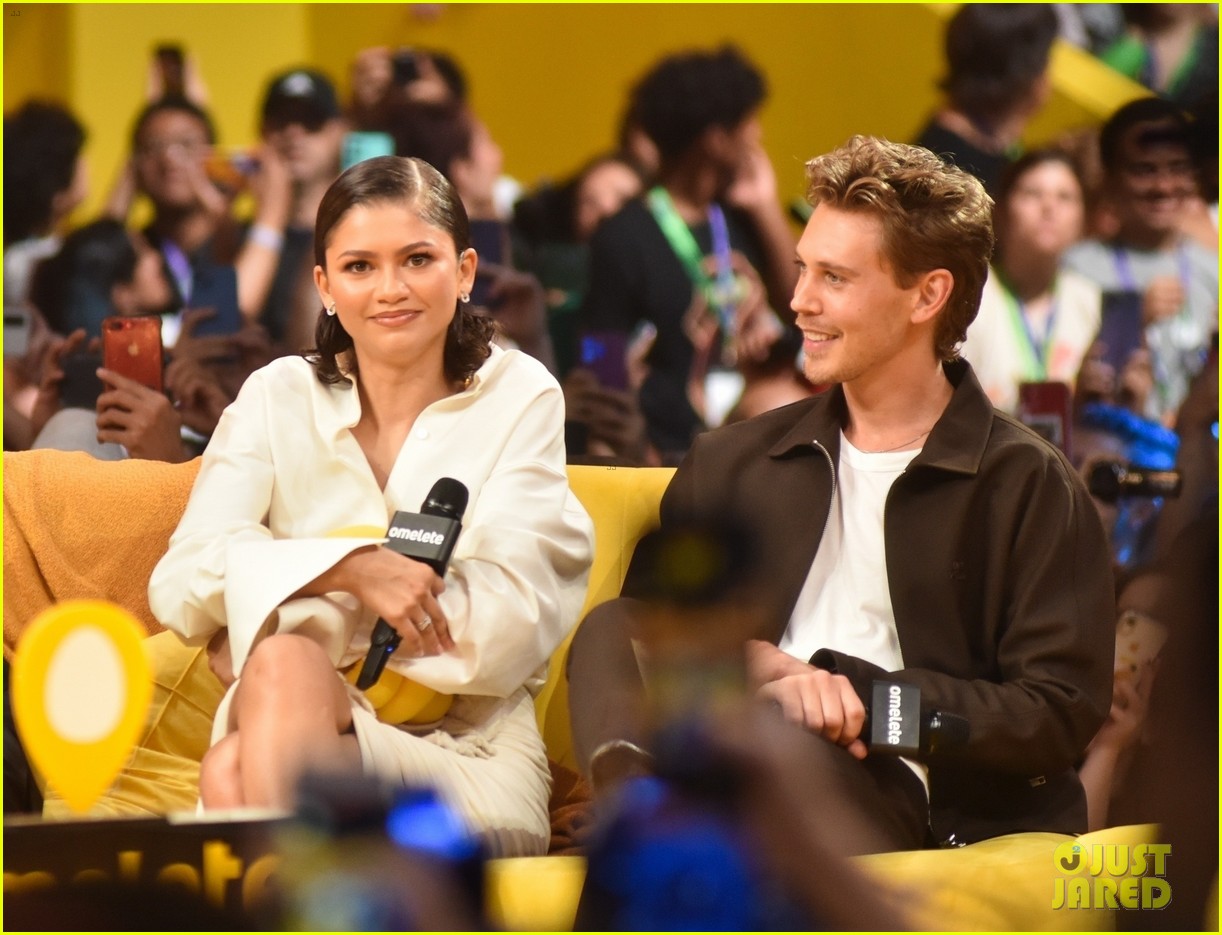 Florence Pugh Hit in the Face by Object at 'Dune: Part Two' Panel at ...