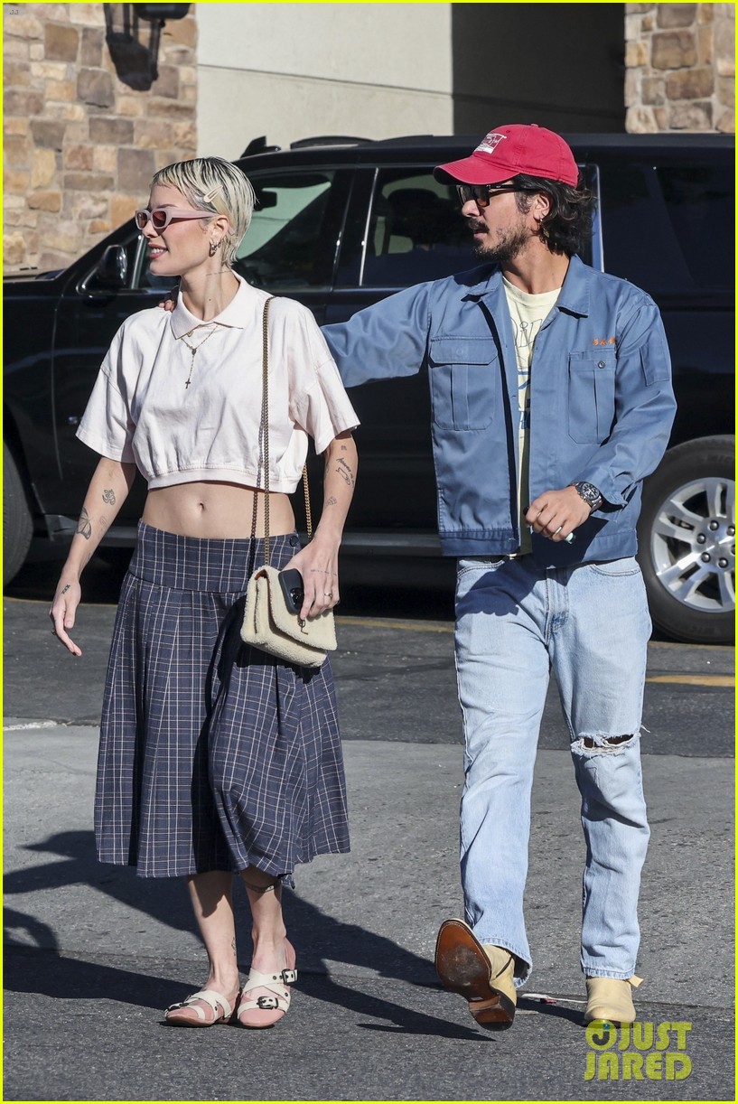 Halsey & Boyfriend Avan Jogia Do Some Shopping in Sunny L.A.!: Photo ...