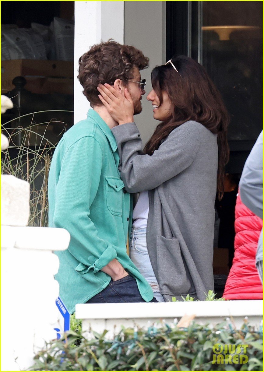 'The Boys' Stars Jack Quaid & Claudia Doumit Flaunt PDA in Post ...