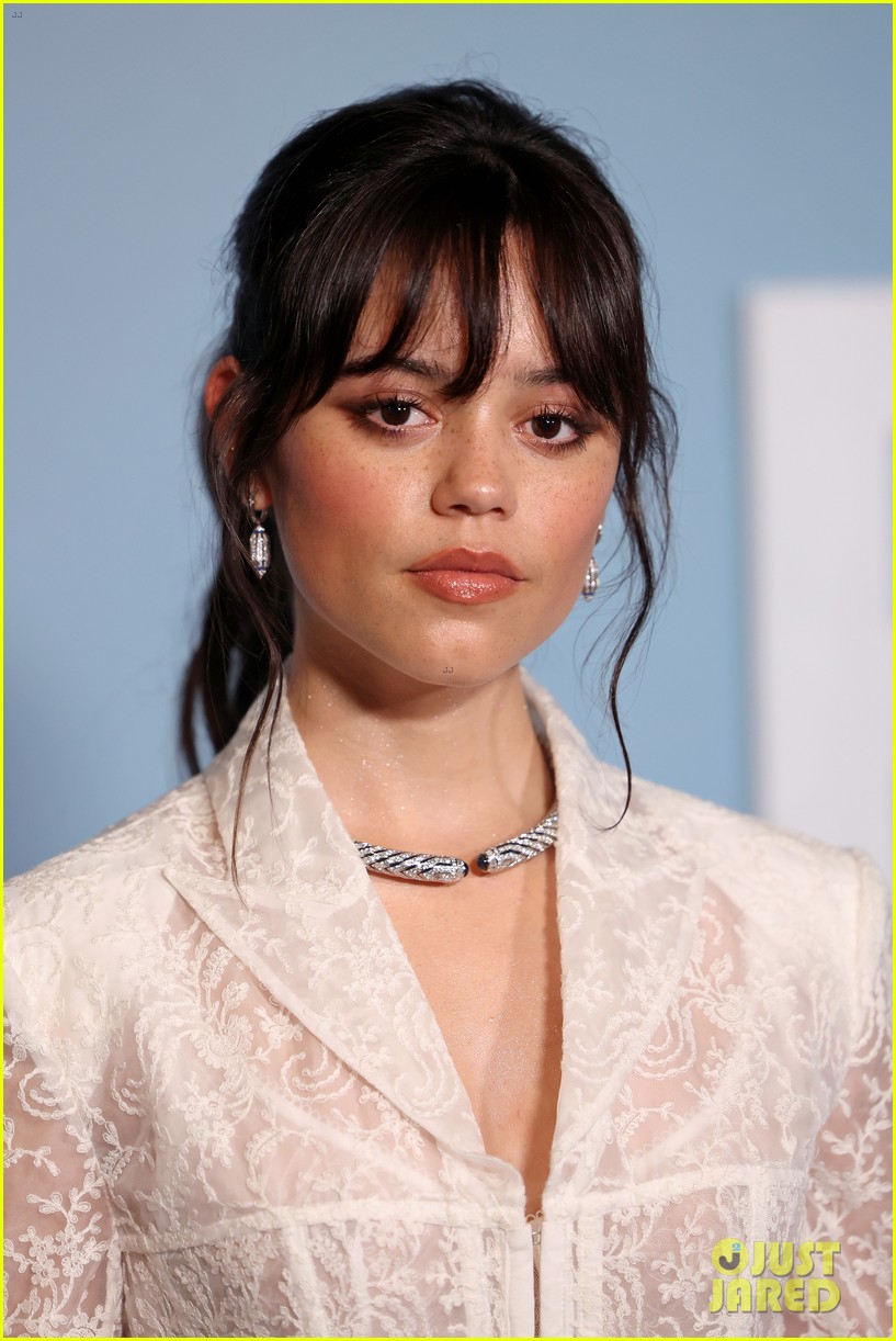 Jenna Ortega Joins Tommy Lee Jones at LA Premiere of Their New Movie ...