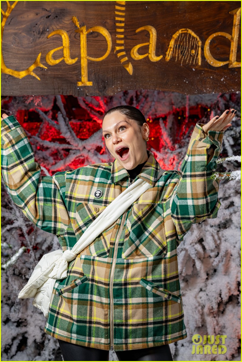 Jessie J Poses for 1st Family Portrait With Son Sky & Partner Chanan ...