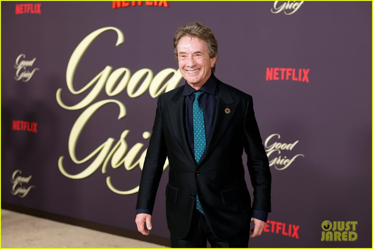 Dan Levy Gets Support From His Family at 'Good Grief' Premiere in Los ...