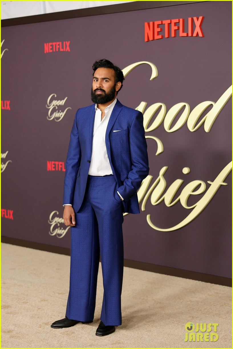 Dan Levy Gets Support From His Family at 'Good Grief' Premiere in Los ...