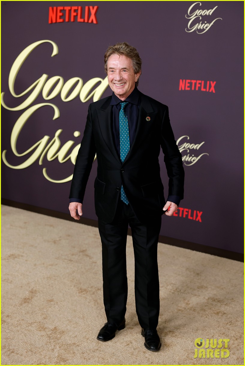 Dan Levy Gets Support From His Family at 'Good Grief' Premiere in Los ...