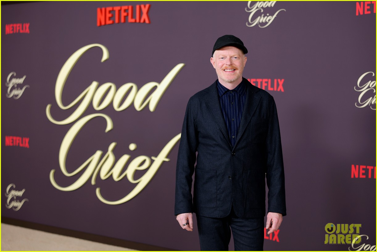 Dan Levy Gets Support From His Family at 'Good Grief' Premiere in Los ...