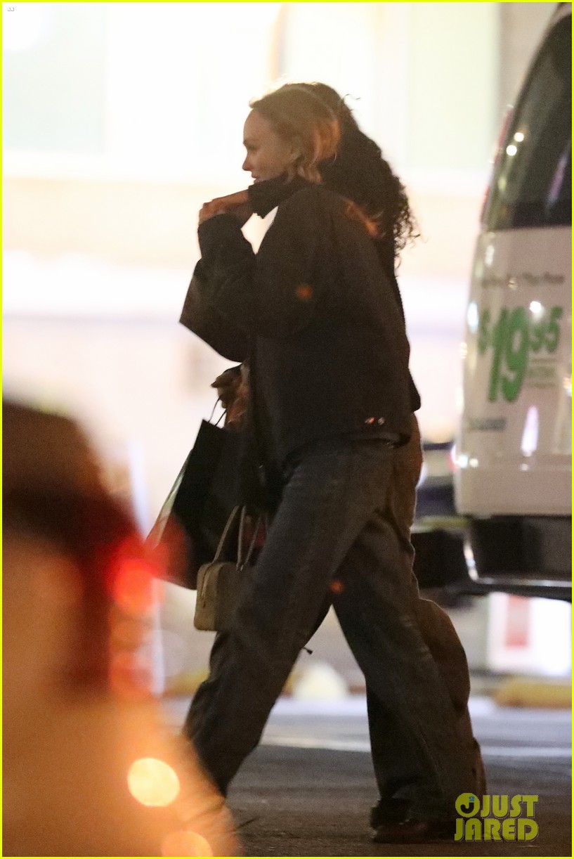 Lily-Rose Depp & Girlfriend 070 Shake Hold Hands While Grabbing Dinner ...