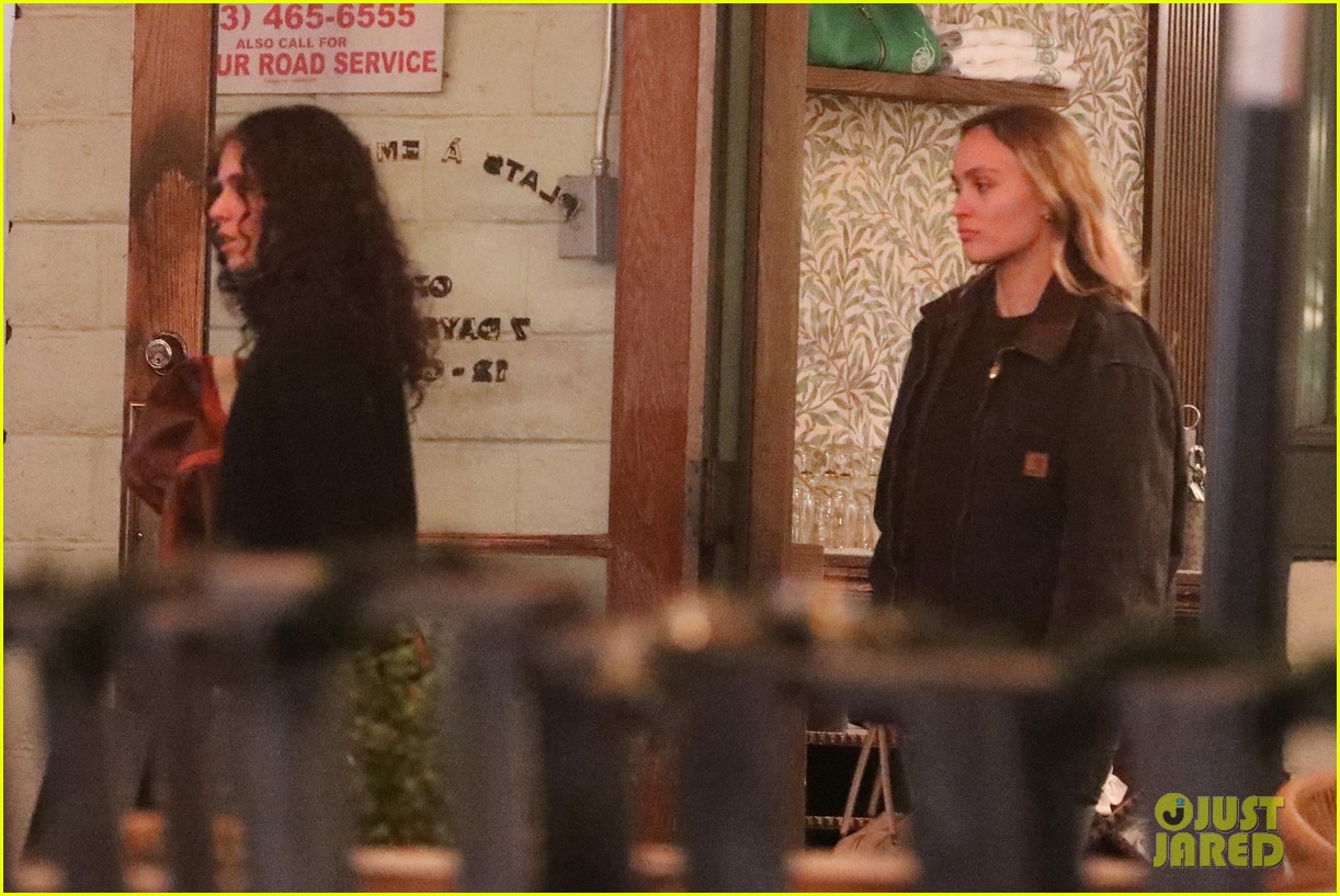 Lily-Rose Depp & Girlfriend 070 Shake Hold Hands While Grabbing Dinner ...