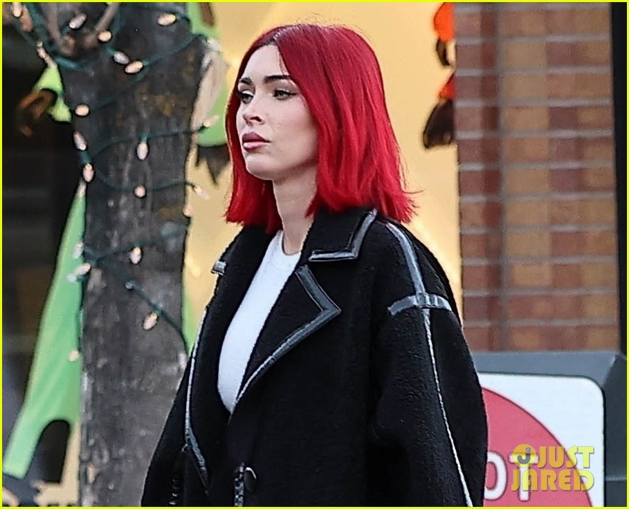 Megan Fox & Machine Gun Kelly Step Out for New Year's Eve Shopping Trip ...