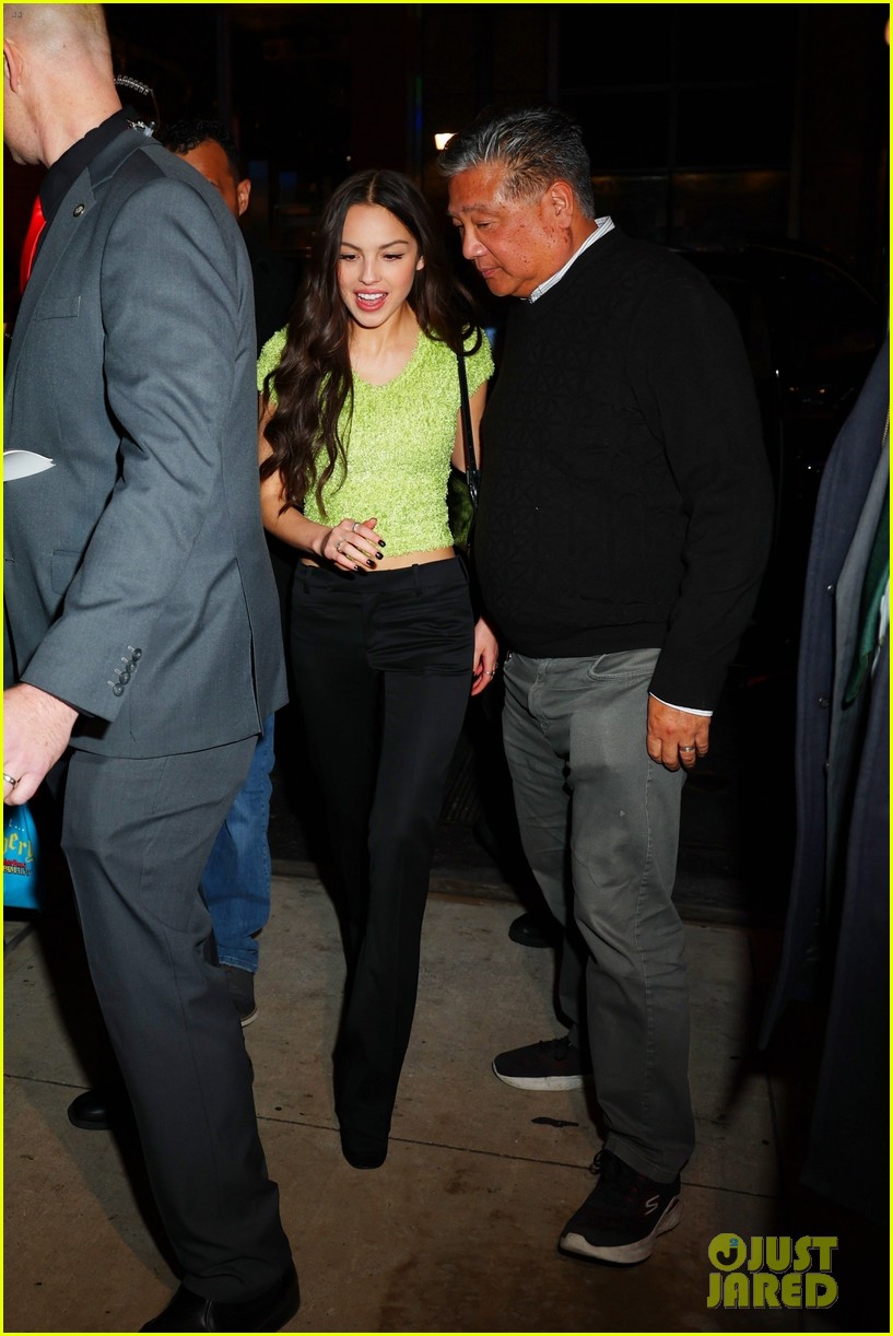 Olivia Rodrigo Spotted with Boyfriend Louis Partridge at 'SNL' After ...