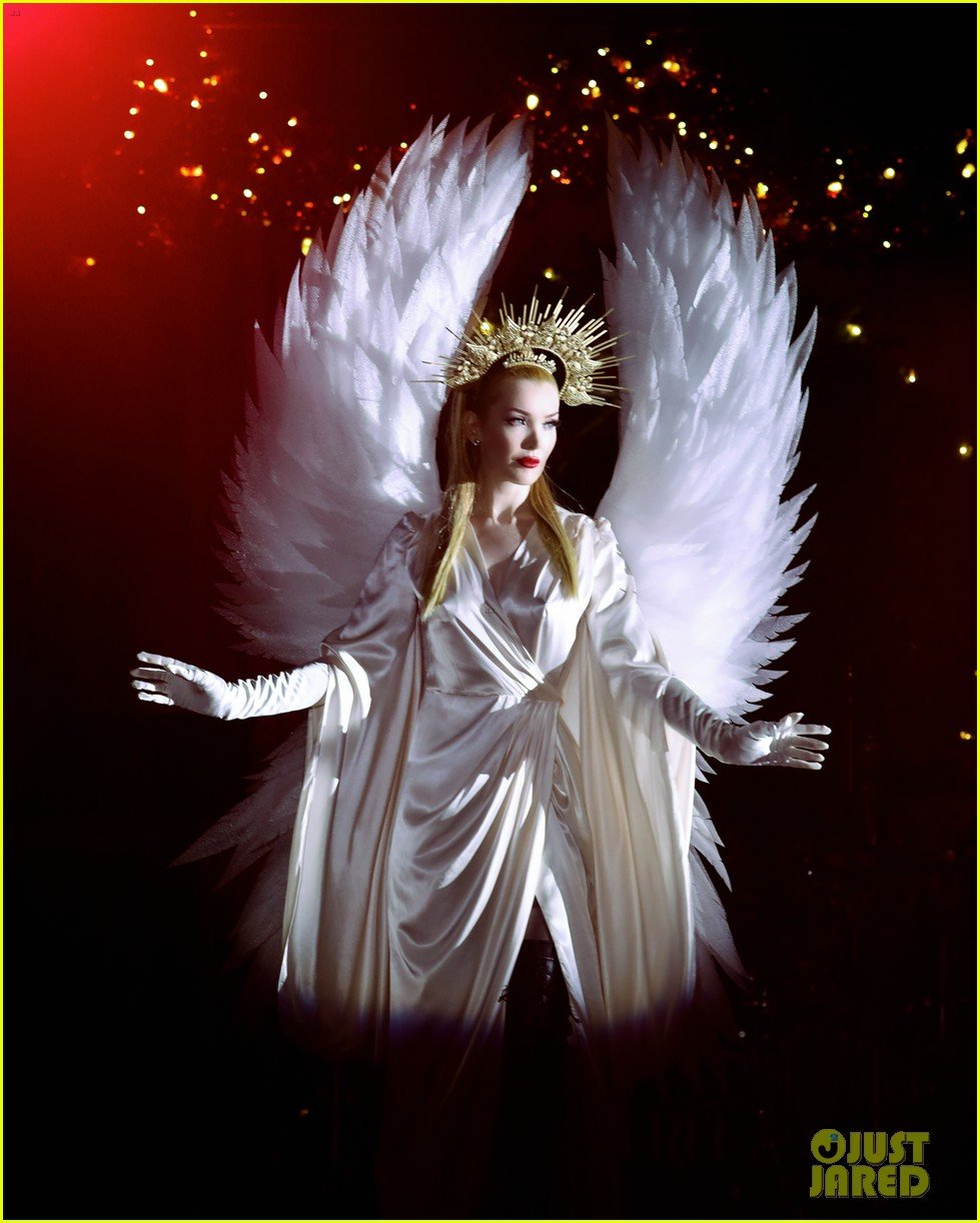 Santa's Secret is NY/LA's Adults Only Variety Show - Part Cabaret, Part ...