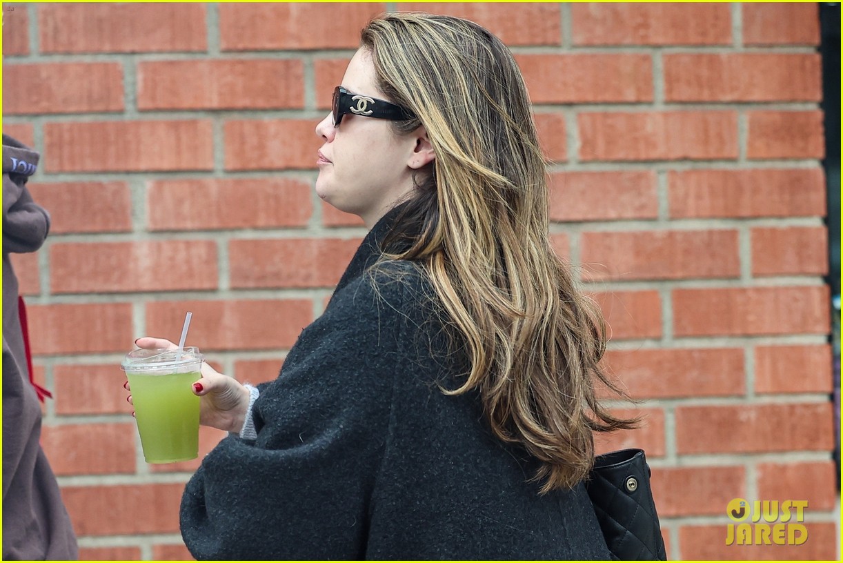 Selena Gomez Spends Low-Key Afternoon with Bestie Anna Collins: Photo ...