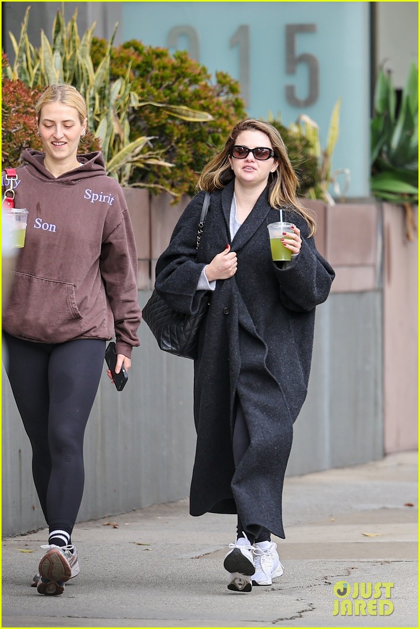 Selena Gomez Spends Low-Key Afternoon with Bestie Anna Collins: Photo ...