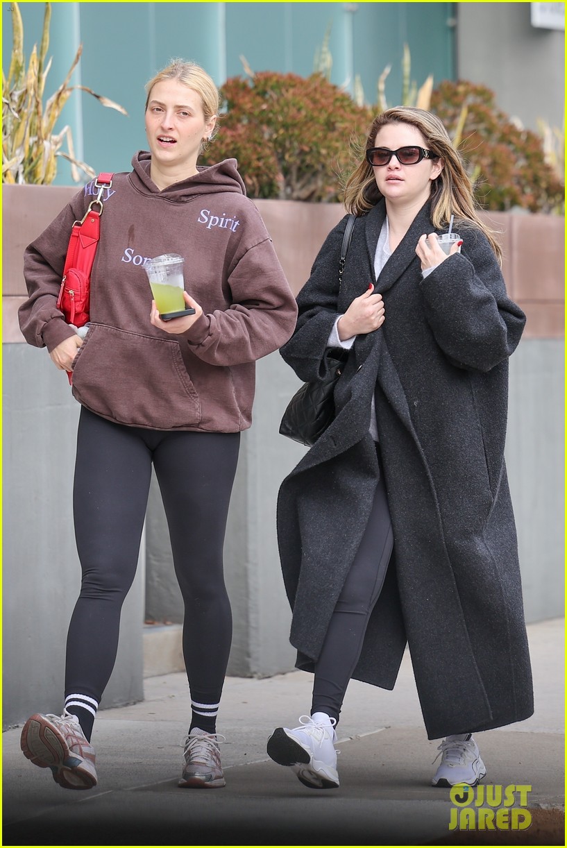 Photo: selena gomez afternoon with bestie anna collins 51 | Photo ...