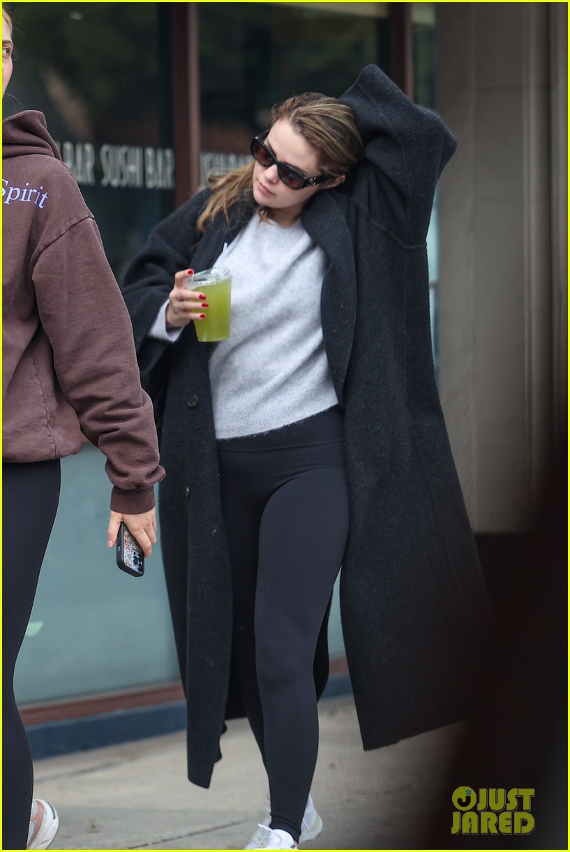 Selena Gomez Spends Low-Key Afternoon with Bestie Anna Collins: Photo ...