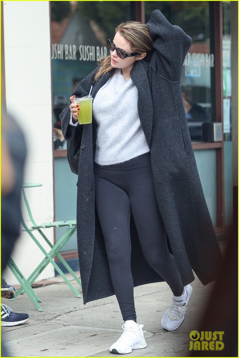 Selena Gomez Spends Low-Key Afternoon with Bestie Anna Collins: Photo ...