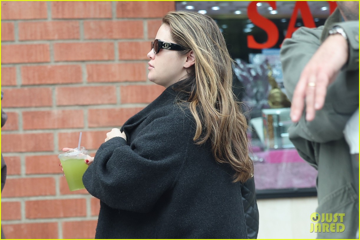 Selena Gomez Spends Low-Key Afternoon with Bestie Anna Collins: Photo ...