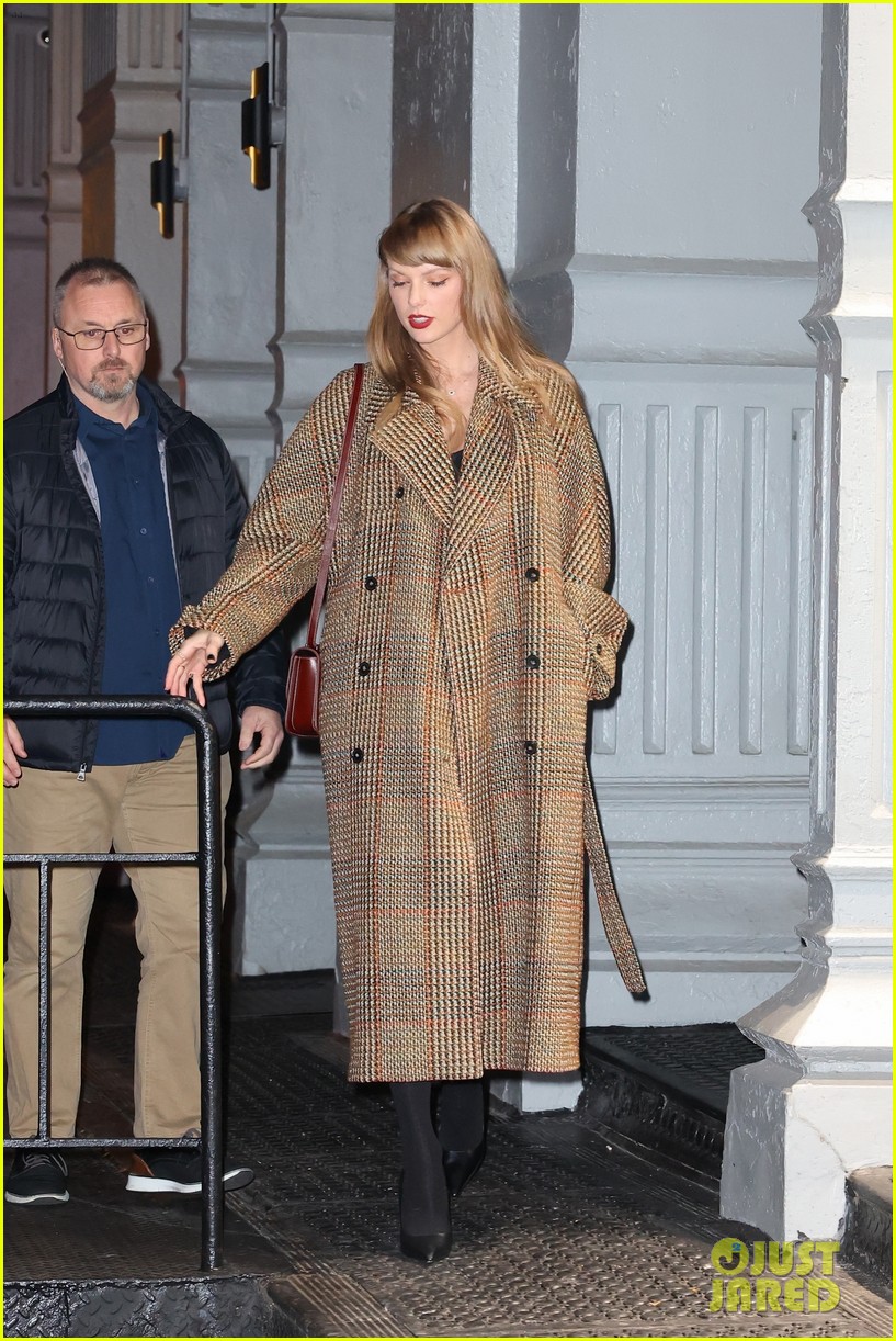 Taylor Swift Grabs Dinner in NYC After Spending Time with Boyfriend ...