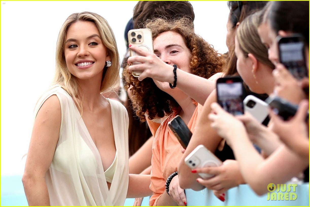 Sydney Sweeney Wows in Sheer Dress at 'Anyone But You' Premiere in Australia: Photo 4996107 ...