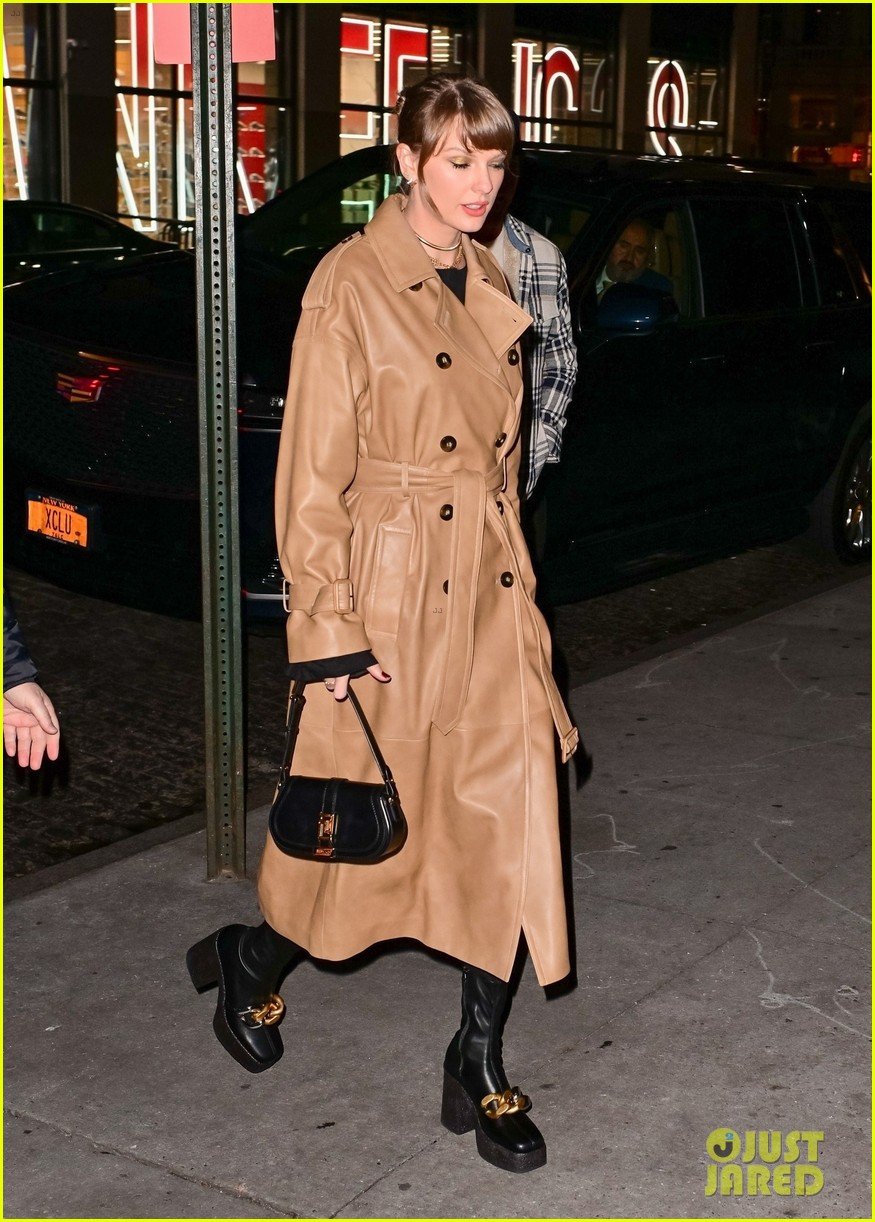 Taylor Swift Celebrates Early Birthday Dinner with Miles Teller & Wife ...