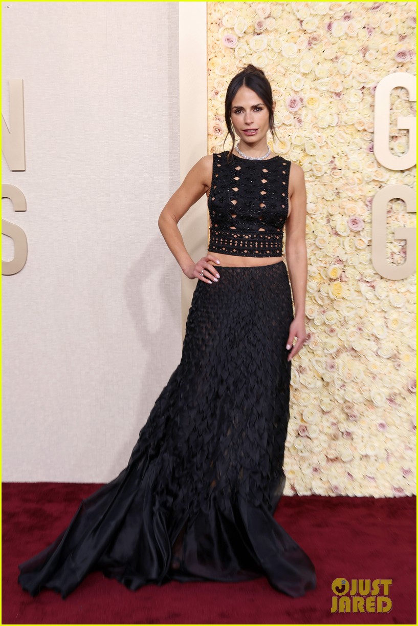 Jordana Brewster Poses With Husband Mason Morfit on the Golden Globes 2024 Red Carpet: Photo ...