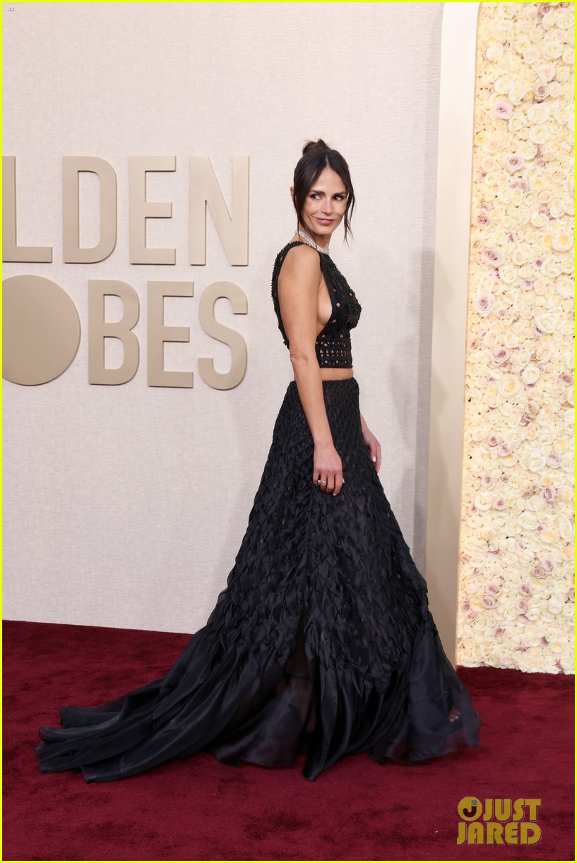 Jordana Brewster Poses With Husband Mason Morfit on the Golden Globes 2024 Red Carpet: Photo ...