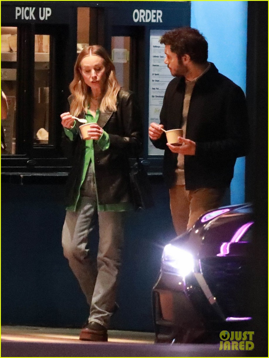 Kristen Bell & Adam Brody Film a Kissing Scene for Netflix Comedy ...