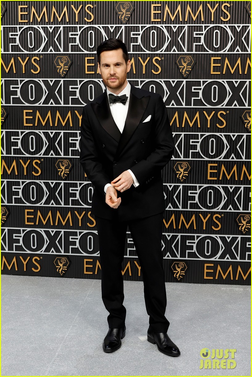 Nominee Lizzy Caplan & Husband Tom Riley Strike a Pose Together at Emmy ...