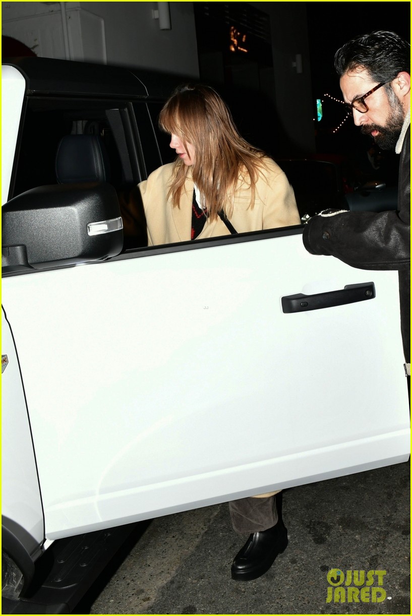 Chris Evans & Wife Alba Baptista Hold Hands in Rare Photos Out to Dinner, 2 Other Famous Couples ...