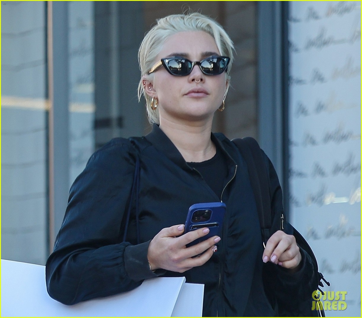 Florence Pugh Goes Shopping in L.A. After 'Oppenheimer' Golden Globes ...