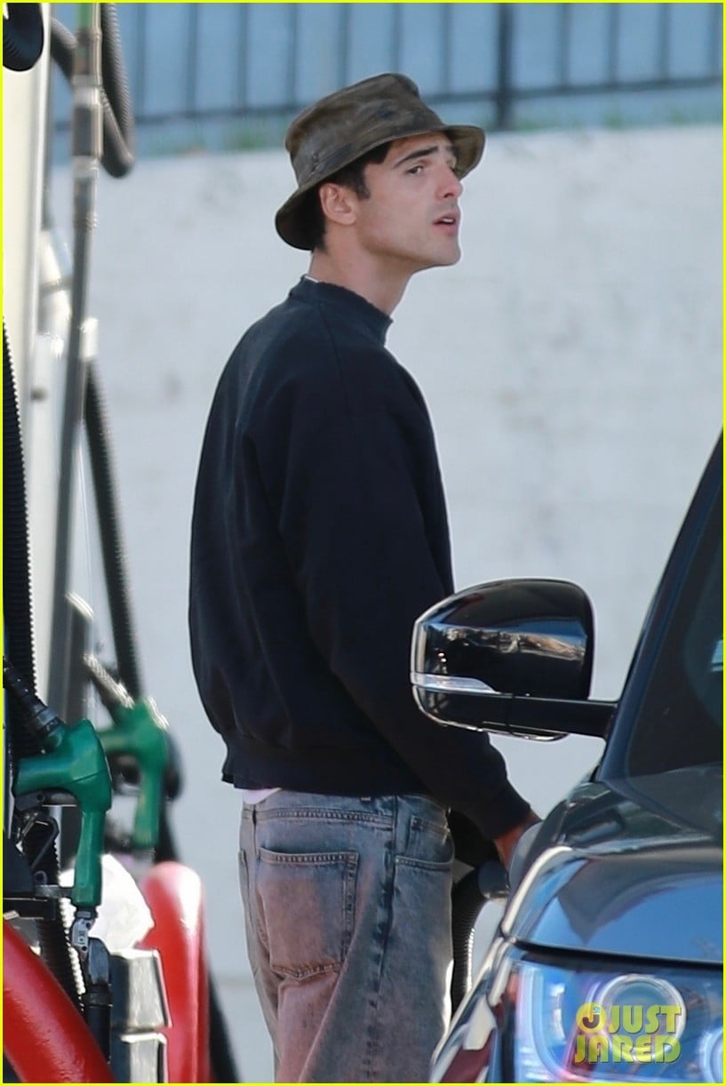 Jacob Elordi Rocks Throwback Bucket Hat During Outing Following BAFTAs ...