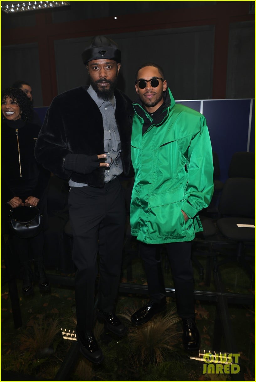 Jake Gyllenhaal & Girlfriend Jeanne Cadieu Join James McAvoy & More ...