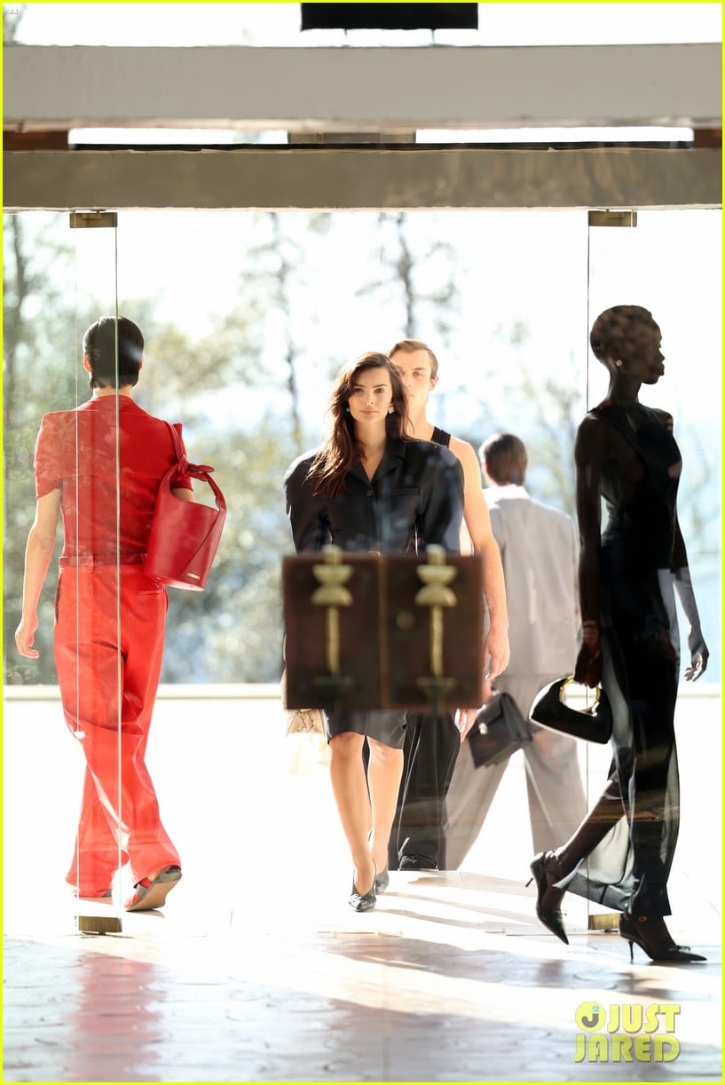 Kylie Jenner & Daughter Stormi Watch Gigi Hadid Walk in Jacquemus 'Les ...