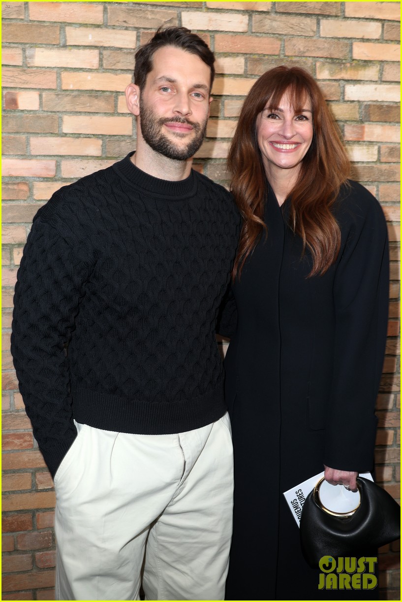 Kylie Jenner & Daughter Stormi Watch Gigi Hadid Walk in Jacquemus 'Les ...