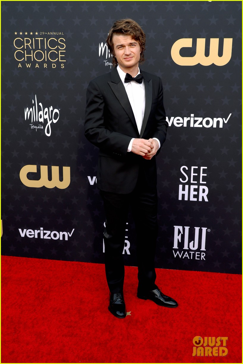 Fargo's Juno Temple Brings Boyfriend Michael Szymanski to Critics ...