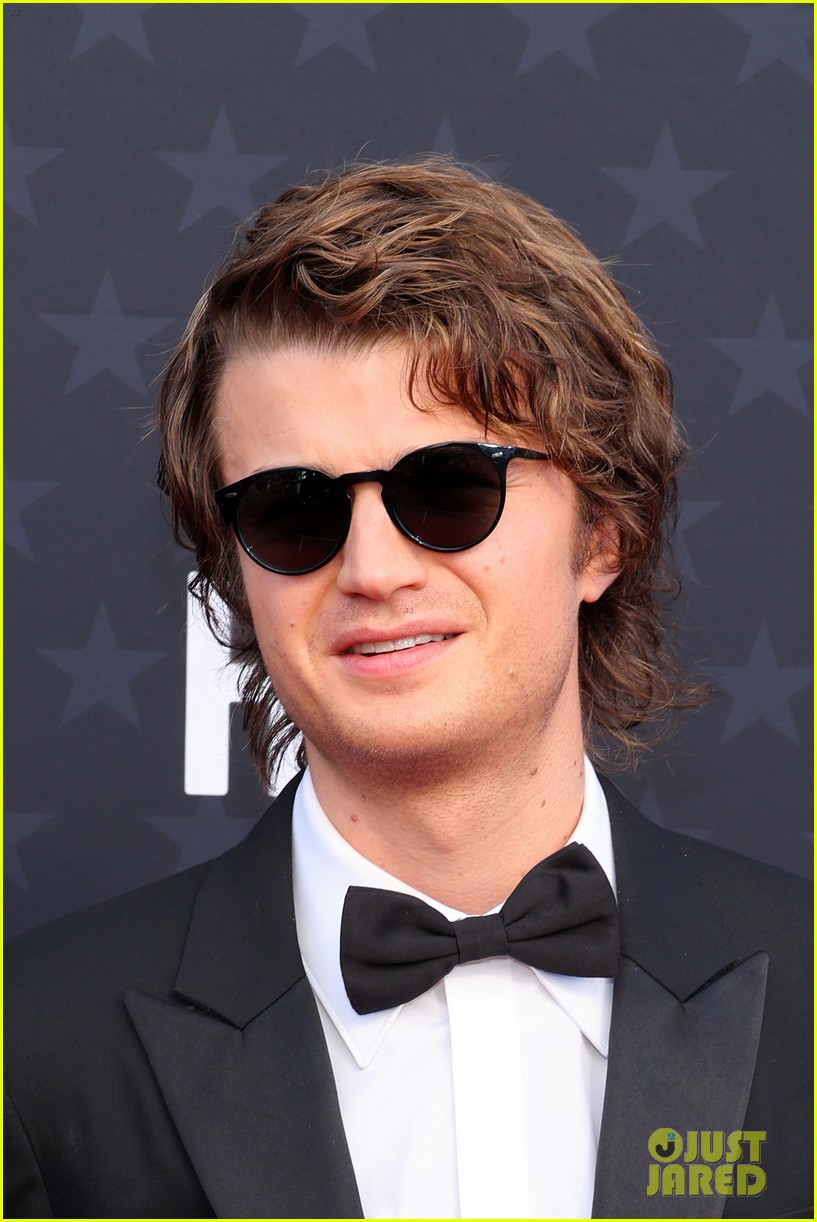 Fargo's Juno Temple Brings Boyfriend Michael Szymanski to Critics ...