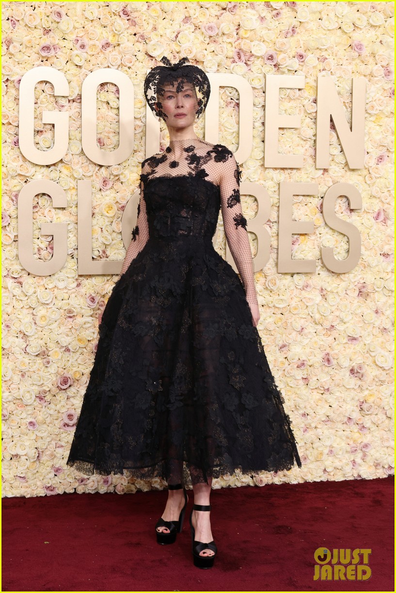 Natalie Portman & Rosamund Pike's Dior Dresses Got Stuck Together at Golden Globes 2024, Natalie ...