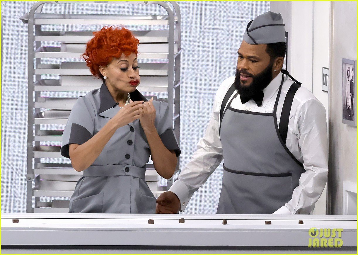 Natasha Lyonne & Tracee Ellis Ross Pay Tribute to 'I Love Lucy' at Emmy ...