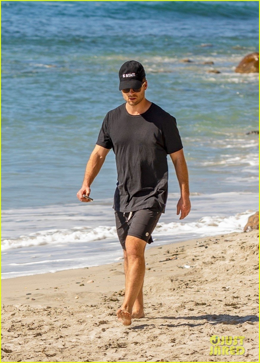 Glen Powell Spotted Shirtless in Mexico During Trip with Friend Alex ...