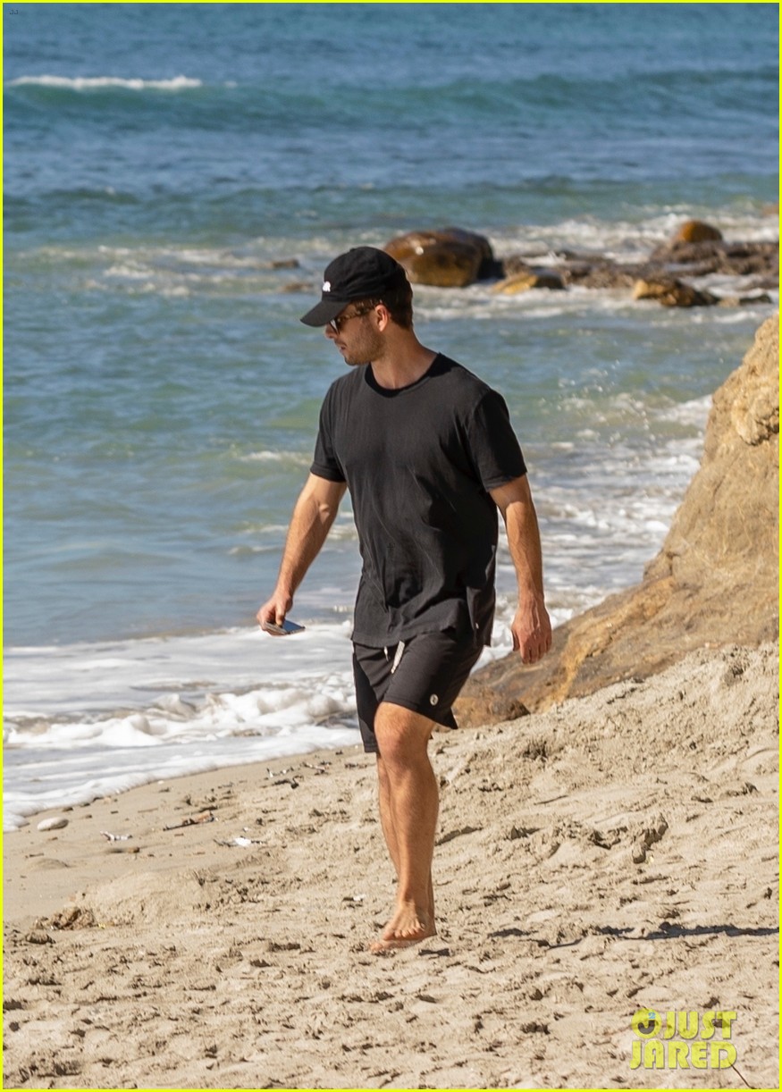 Glen Powell Spotted Shirtless in Mexico During Trip with Friend Alex ...