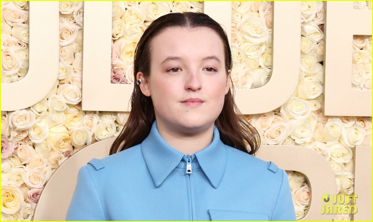'The Last of Us' Star Bella Ramsey Poses in Blue at Golden Globes 2024 ...