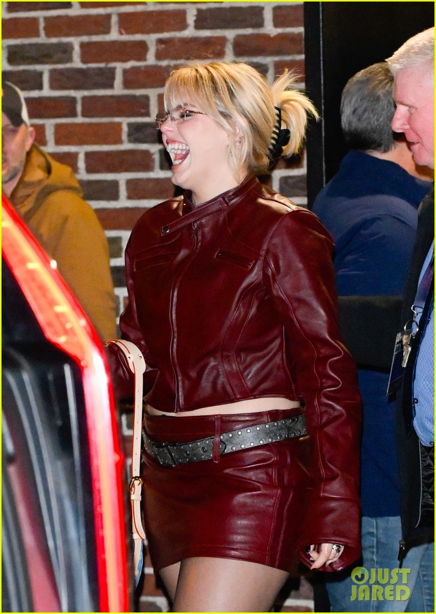 Renee Rapp Falls Down While Surrounded By Cameras, Jokes About It ...