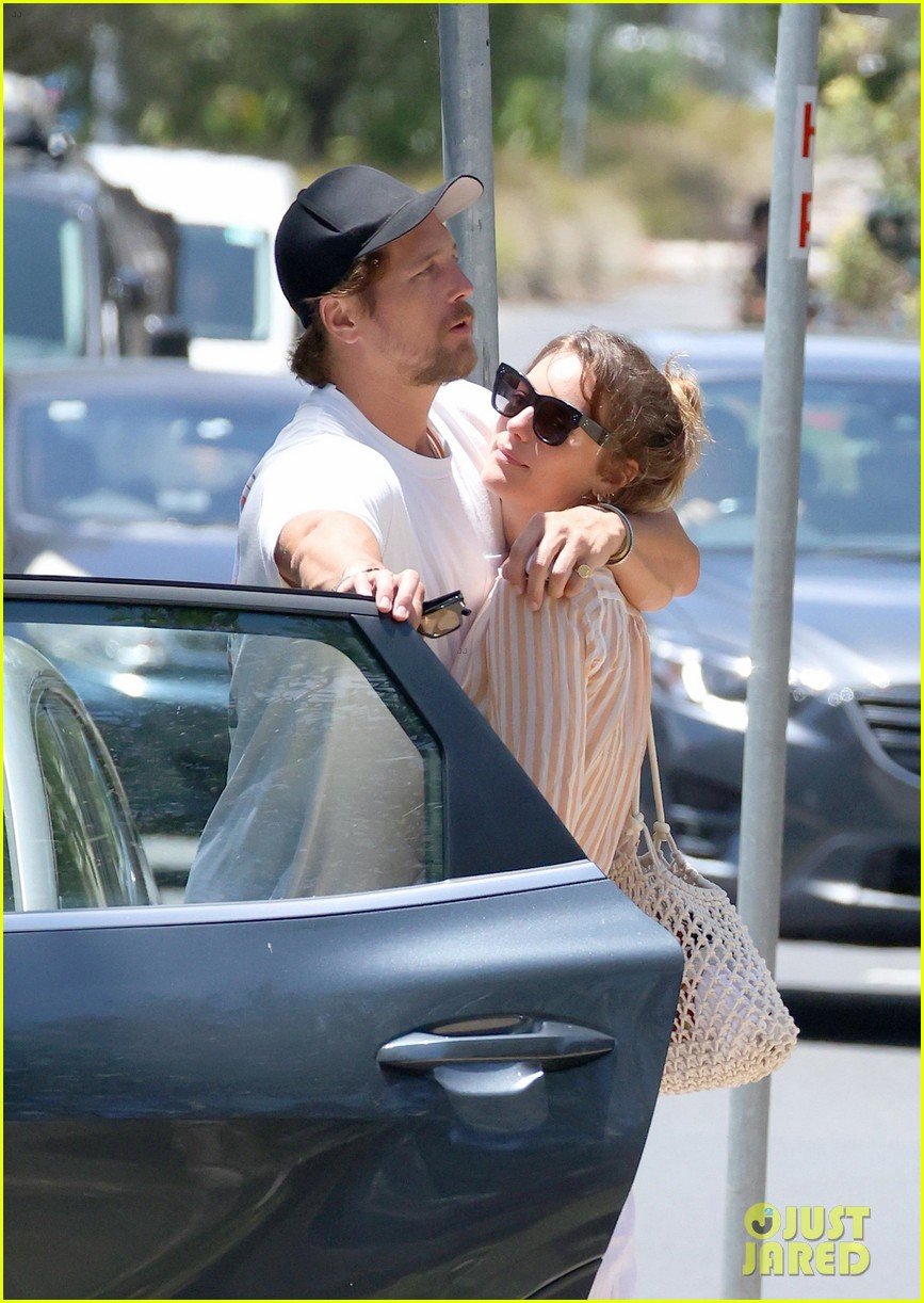 'Animal Kingdom' Actor Ben Robson Goes Shirtless for Beach Day with Girlfriend & Former Co-Star ...