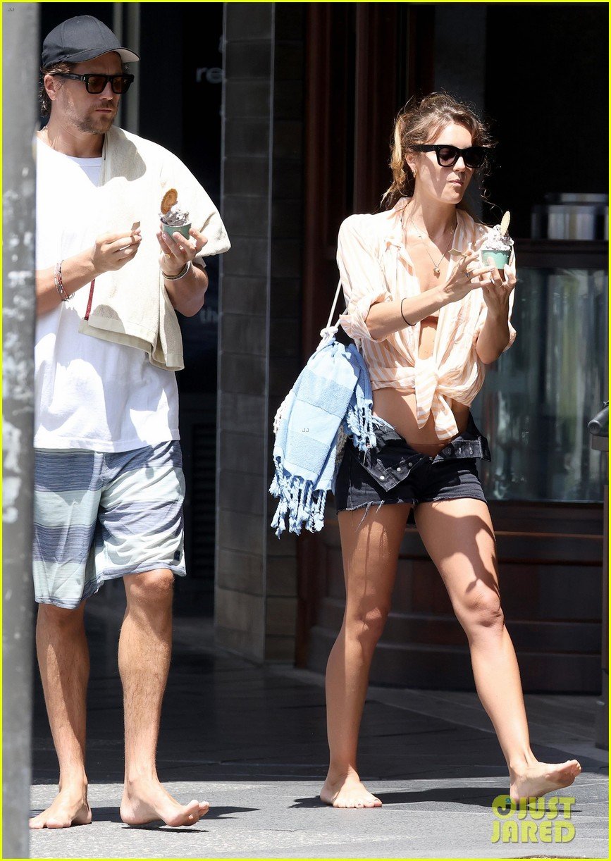 'Animal Kingdom' Actor Ben Robson Goes Shirtless for Beach Day with ...