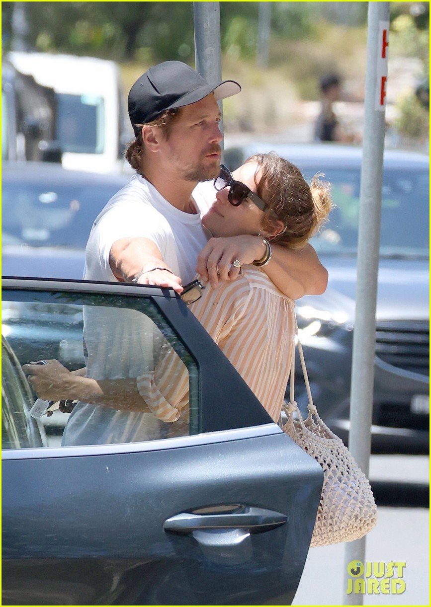 'Animal Kingdom' Actor Ben Robson Goes Shirtless for Beach Day with ...