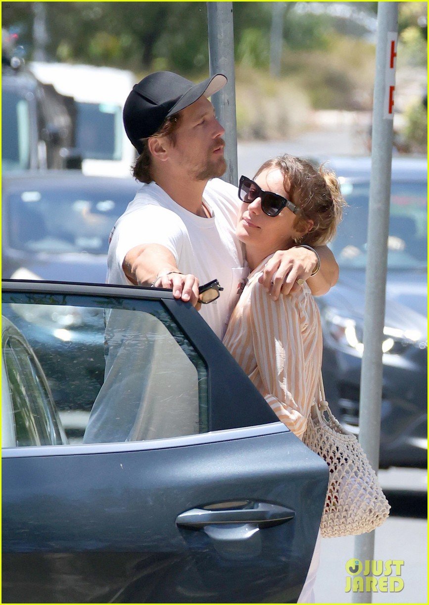 'Animal Kingdom' Actor Ben Robson Goes Shirtless for Beach Day with ...